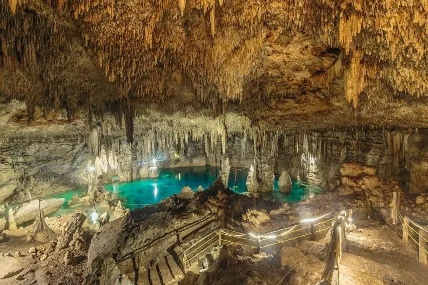 Cenote Choj Há: Frescura Oculta en la Selva Maya 🍃